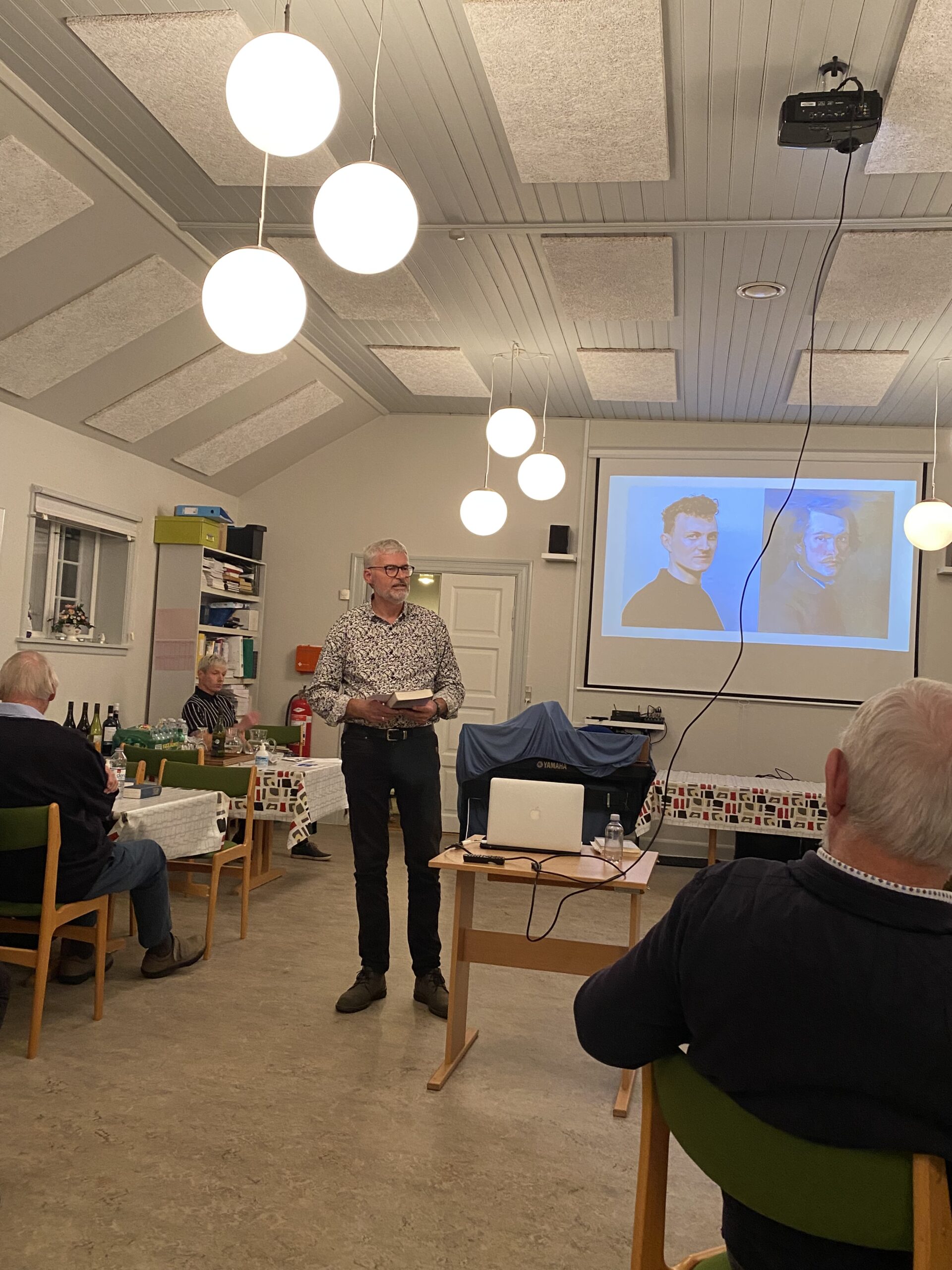 Sogneaften oktober 2022 Forfatter Peter Løhr om romanen Hulemennesket ...